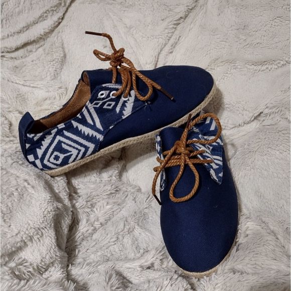 Modcloth | Shoes | Aztecbrownbaby Blue White Woven Straw String Shoes ...